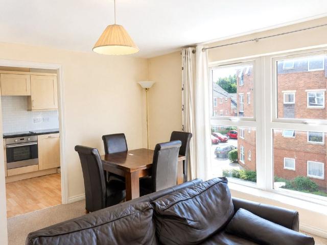 Chain Court, Celsus Grove, Old Town, Swindon SN1, 2 bed flat to rent, £950 pcm | PrimeLocation
