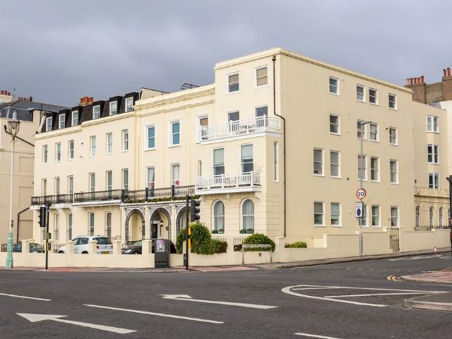 Chain Pier House, Brighton BN2, 2 bed flat to rent, £1,625 pcm | PrimeLocation