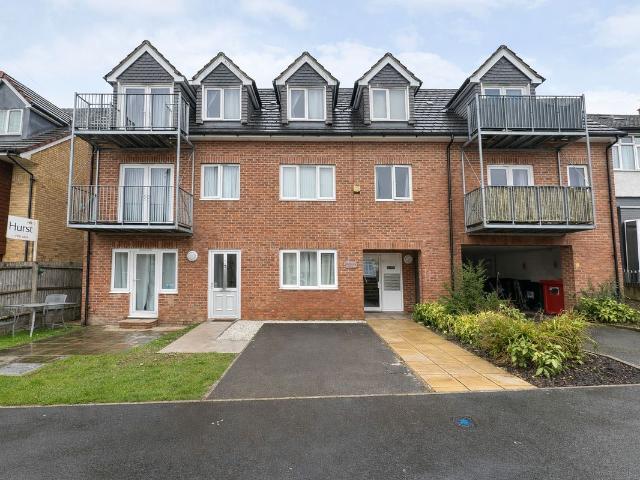 Chairborough Road, Cressex Business Park, High Wycombe HP12, 2 bed flat to rent, £1,400 pcm | PrimeLocation
