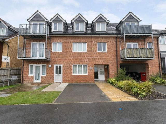 Chairborough Road, Cressex Business Park, High Wycombe HP12, 2 bed flat to rent, £1,400 pcm | PrimeLocation