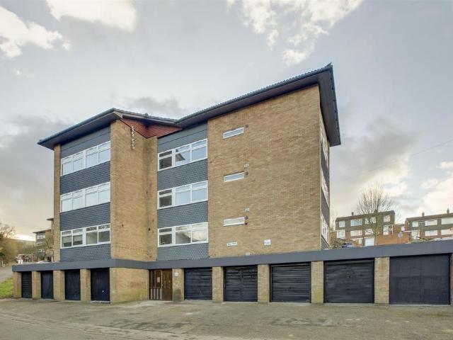 Chairborough Road, High Wycombe HP12 1 bed apartment to rent £1,150 pcm £265 pw