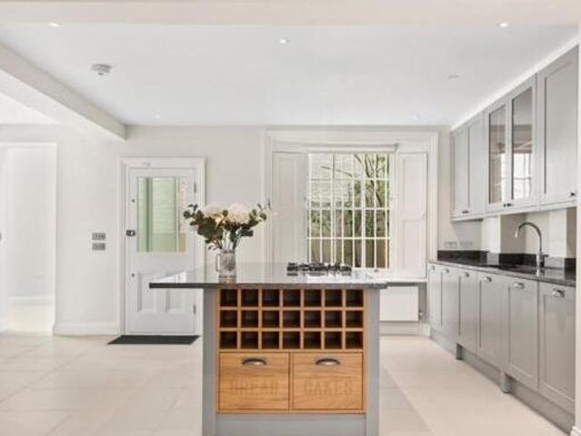 Chalcot Crescent, Primrose Hill, 4 Bedroom End