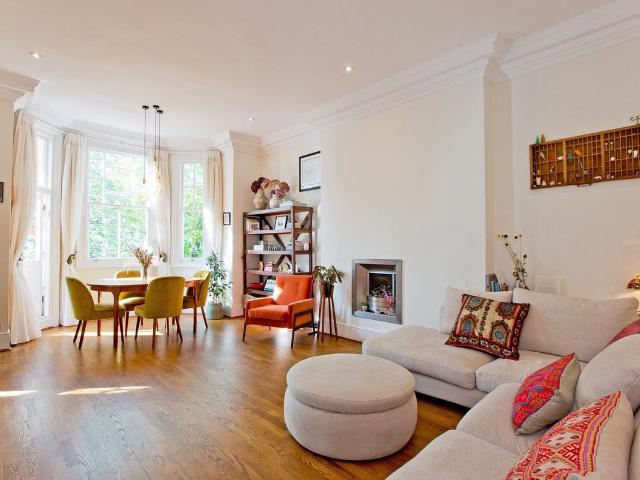 Chalcot Gardens, Belsize Park NW3, 2 bed flat to rent, £3,700 pcm | PrimeLocation