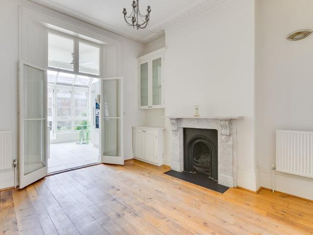 Chalcot Road, Primrose Hill, London, NW1 8LP