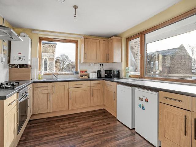 Chalbury Walk, Wynford Estate, Angel 3 bed flat to rent £3,250 pcm £750 pw