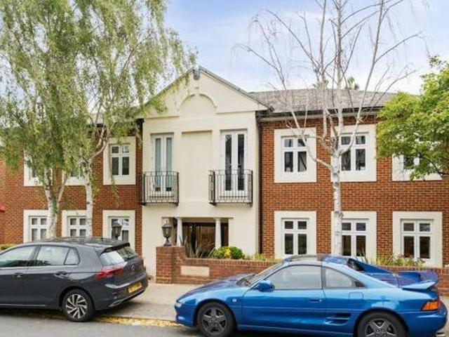 Chalgrove Gardens, Finchley, 2 Bedroom Flat