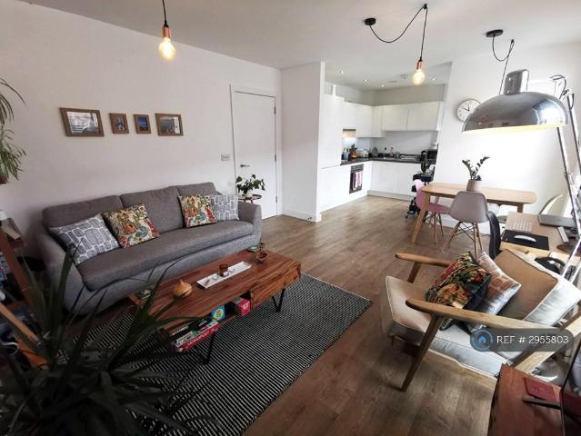 Chaldron Court, London, E14 1 bed flat to rent £1,800 pcm £415 pw
