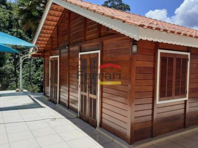 Chalé aconchegante em meio a Serra da Cantareira, no Condomínio Pq Suíça