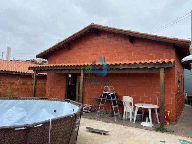 Chalé com 02 dormitórios em condomínio em Mairinque