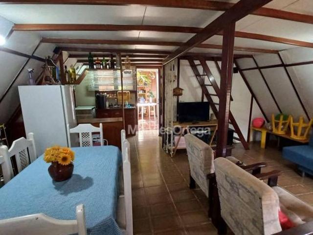 Chalé com 2 dormitórios à venda, 95m² de construção e 300m² de terreno por R$ 410.000 Condomínio C