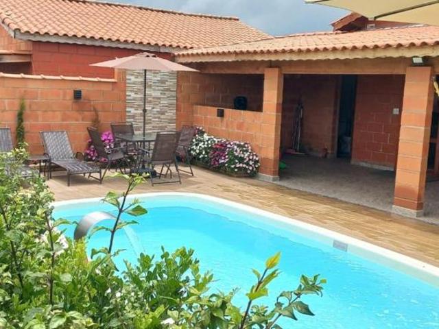 Chalé com 2 Quartos e 2 banheiros à Venda, 210 m² por R$ 450.000 Cód. ch2241