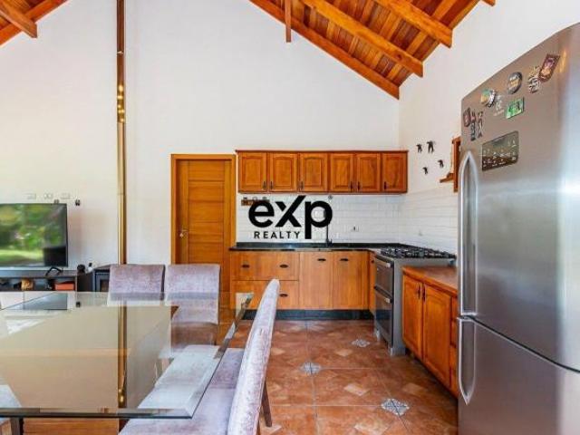 Chalé contemporâneo, próximo à Serra do Mar | P/ morar ou investir em Airbnb