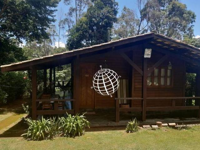 Chalé de madeira ao pé da montanha com 2 dormitórios à venda, 405 m² de terreno por R$ 700.000 Bos