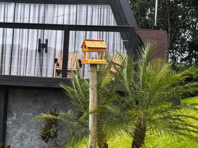 CHALÉ KÖLN — Entre a Colina e a Mata. Com hidromassagem e espaço Home Office/ TV. Seu refúgio de inspiração em meio à natureza da Grande Florianópolis e próximo das praias e comércios.