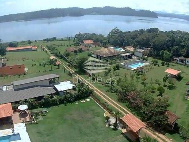 CHALÉ NA REPRESA