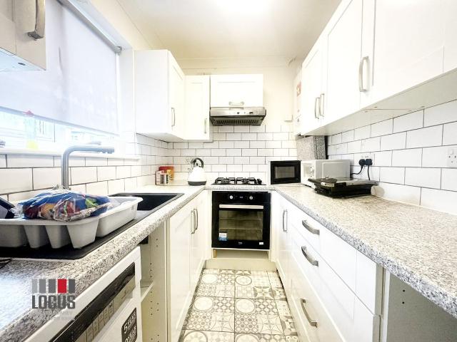 Chalfont Walk, Woodford IG8, 2 bed flat to rent, £2,000 pcm | PrimeLocation
