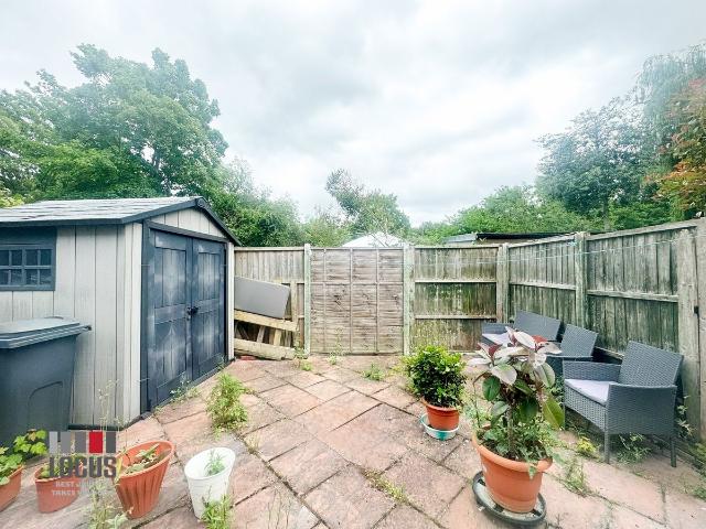 Chalfont Walk, Woodford IG8, 2 bed flat to rent, £2,000 pcm | PrimeLocation