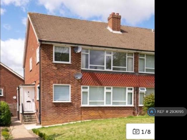 Chalfont Avenue, Amersham, HP6 2 bed flat to rent £1,800 pcm £415 pw