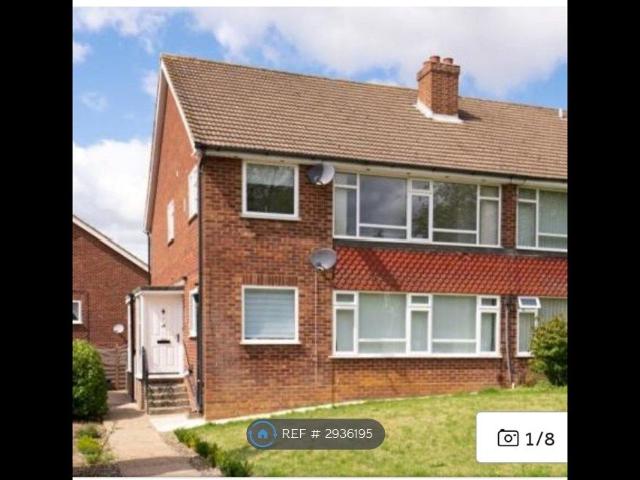 Chalfont Avenue, Amersham HP6, 2 bed flat to rent, £1,800 pcm | PrimeLocation