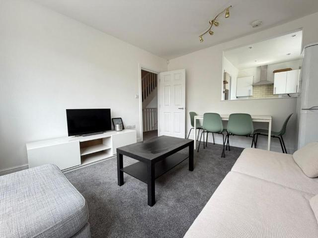 Chalfont Mews, Hillingdon, Uxbridge. 3 bed flat to rent £2,000 pcm £462 pw