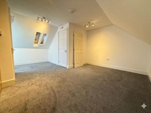 Chalfont Mews, Hillingdon, Uxbridge. 3 bed flat to rent £2,000 pcm £462 pw