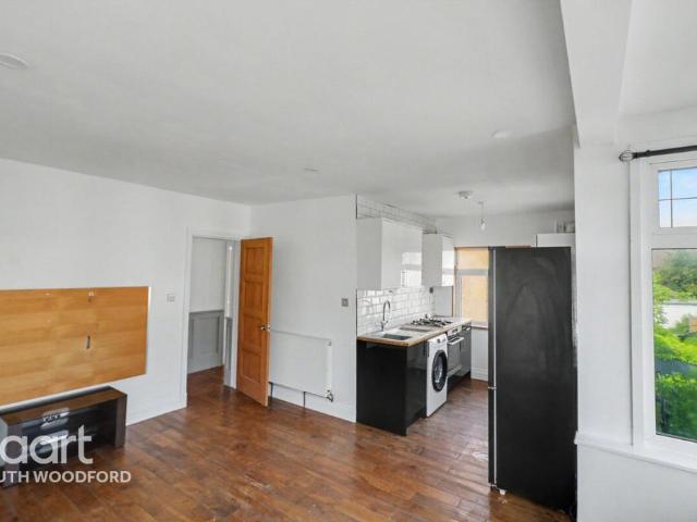 Chalford Walk, WOODFORD GREEN 2 bed flat to rent £1,950 pcm £450 pw