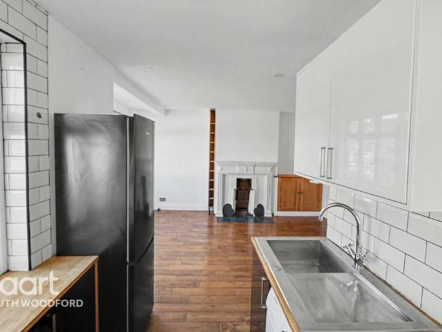 Chalford Walk, WOODFORD GREEN 2 bed flat to rent £1,950 pcm £450 pw