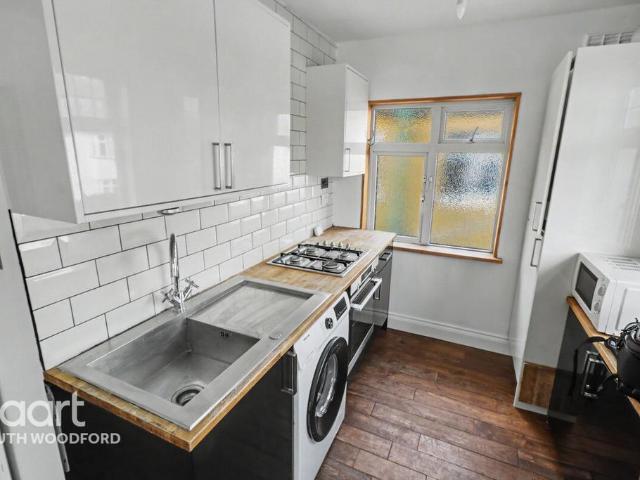 Chalford Walk, WOODFORD GREEN 2 bed flat to rent £1,950 pcm £450 pw
