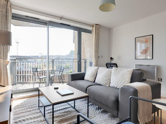 Chalk Farm NW1, 2 bed flat to rent, £3,600 pcm | PrimeLocation