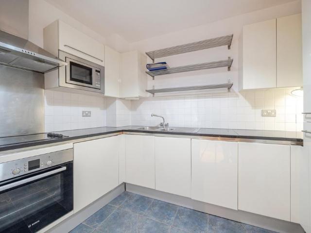 Chalk Farm Road London NW1 1 bed flat to rent £2,058 pcm £475 pw