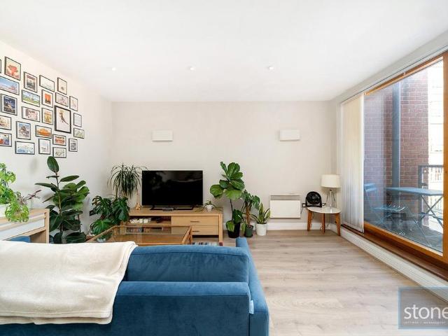 Chalk Farm Road, London, NW1 2 bed apartment to rent £3,000 pcm £692 pw