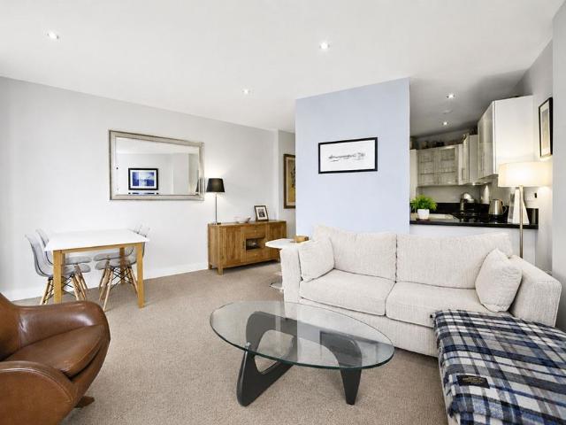 Chalk Farm Road, London NW1 2 bed apartment to rent £3,033 pcm £700 pw