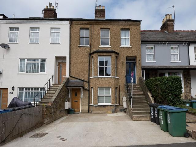 Chalk Hill Wd23, Bushey, Watford WD19, 1 bed flat to rent, £1,300 pcm | PrimeLocation