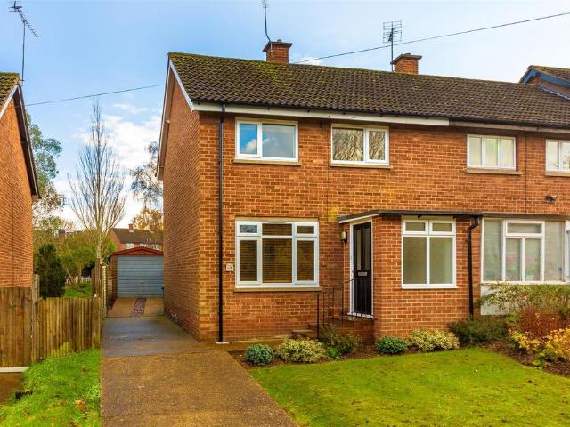 Chalkdell Fields, St Albans 2 bed end of terrace house to rent £1,950 pcm £450 pw