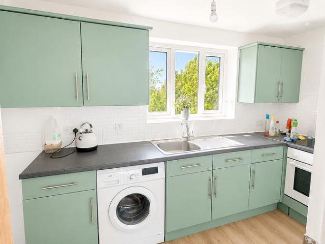 Chalkstone Close, Welling DA16, 2 bed flat to rent, £1,650 pcm | PrimeLocation