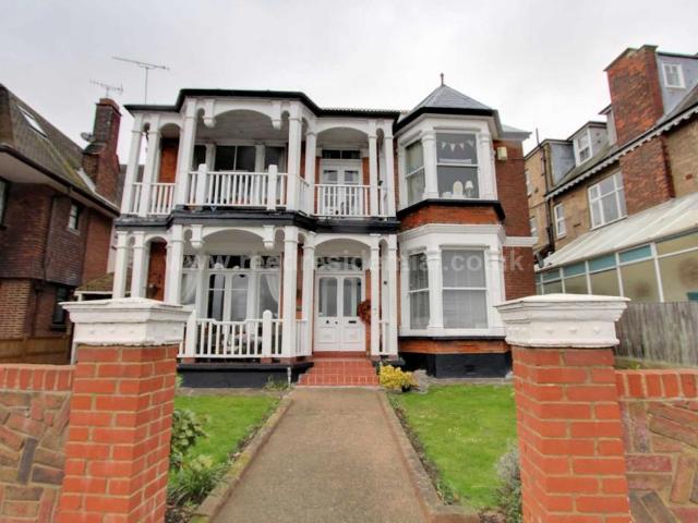 Chalkwell Esplanade, Westcliff On Sea 3 bed apartment to rent £1,850 pcm £427 pw