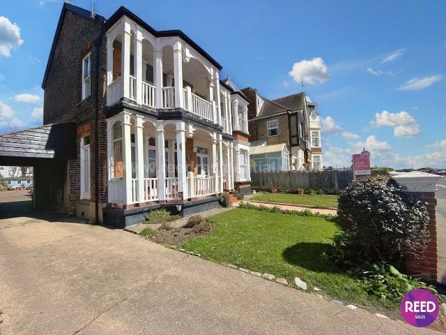 Chalkwell Esplanade, Westcliff On Sea SS0, 2 bed flat to rent, £1,400 pcm | PrimeLocation