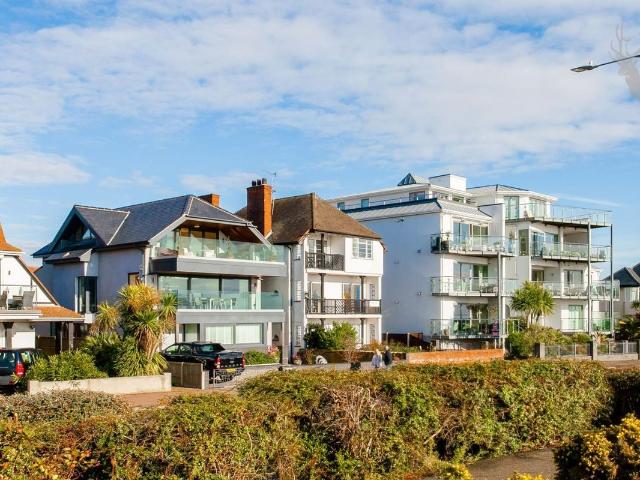 Chalkwell Esplanade, Westcliff On Sea SS0, 2 bed flat to rent, £1,500 pcm | PrimeLocation