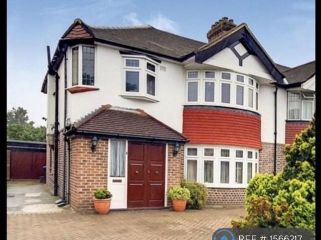Chalkwell Park Avenue, Enfield, EN1 4 bed semi detached house to rent £2,950 pcm £681 pw