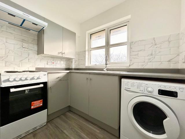Chalice Way, Greenhithe DA9, 2 bed flat to rent, £1,400 pcm | PrimeLocation