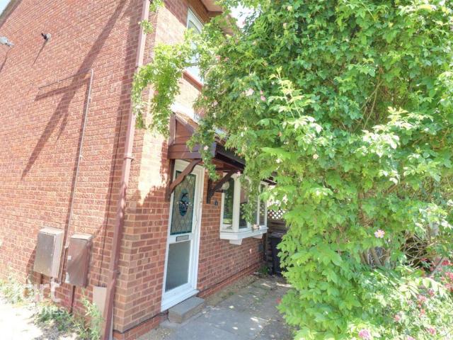 Challacombe, Furzton 3 bed semi detached house to rent £1,550 pcm £358 pw