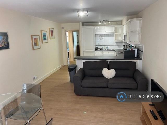 Challenger House, London, E14 2 bed flat to rent £2,450 pcm £565 pw