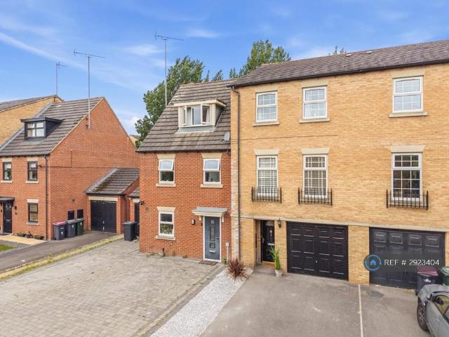 Challiner Mews, Rotherham, S60 4 bed terraced house to rent £3,100 pcm £715 pw