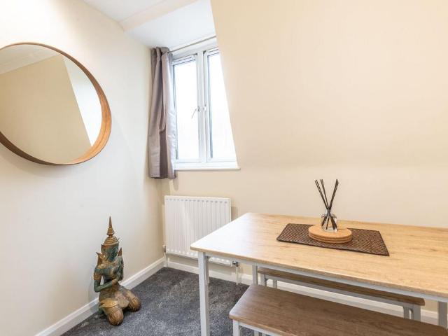 Chalton Street, Euston, London, NW1 2 bed flat to rent £2,818 pcm £650 pw