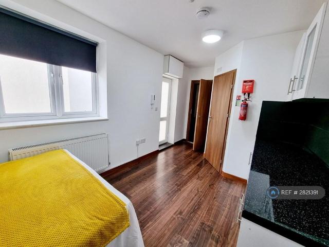 Chalvey Road East, Slough, SL1 Studio to rent £1,125 pcm £260 pw