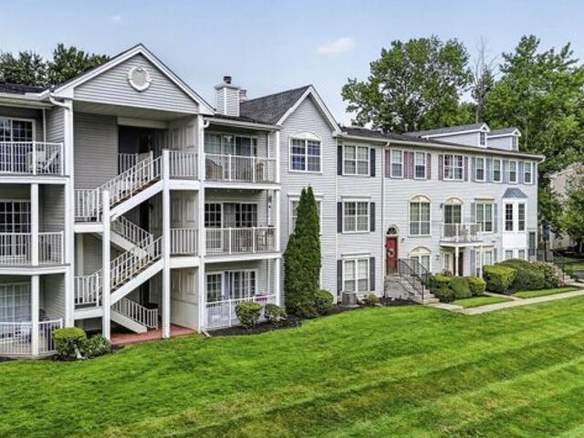Chambord Ct, Hamilton, Condo For Sale