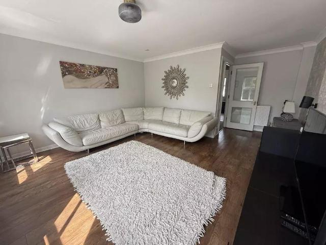 Chamberlayne Avenue, Wembley, HA9 3 bed house to rent £2,800 pcm £646 pw