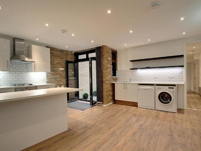 Chamberlayne Road, Kensal Rise 2 bed mews to rent £2,650 pcm £612 pw