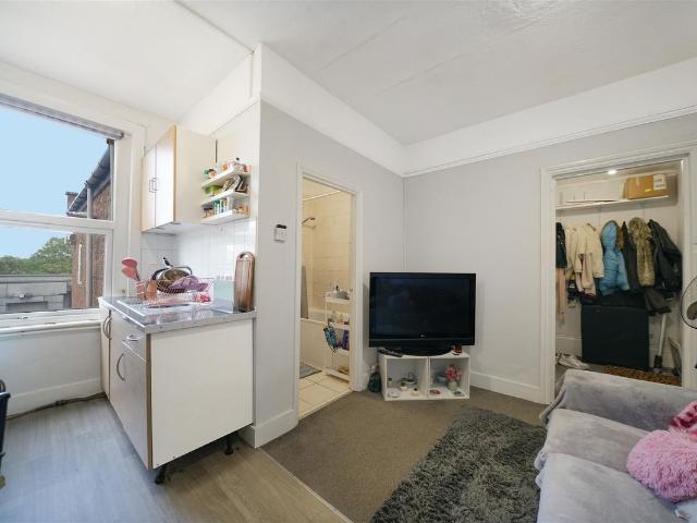 Chamberlayne Road, Kensal Rise, London NW10, 2 bed flat to rent, £1,900 pcm | PrimeLocation