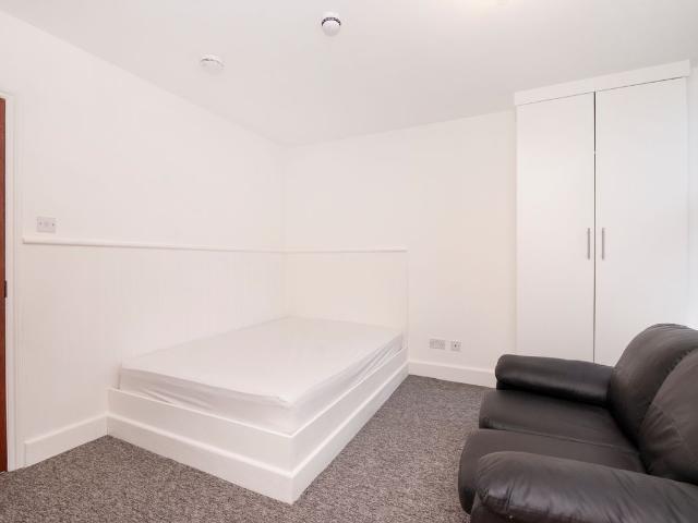 Chamberlayne Road, Kensal Rise NW10, Room to rent, £1,150 pcm | PrimeLocation